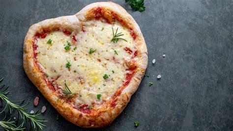 Heart Shaped Cheese Pizza Arrives At Aldi In Time For Valentines Day