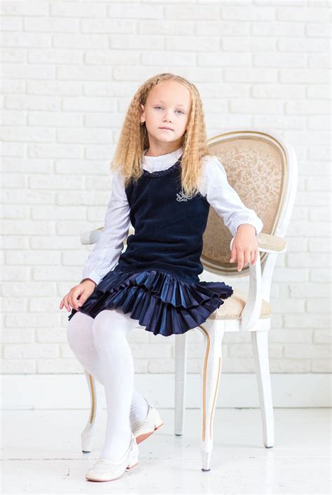 무료 사진 세로 여자 귀여운 예쁜 젊은 매력적인 우아한 아름 다운 드레스 패션