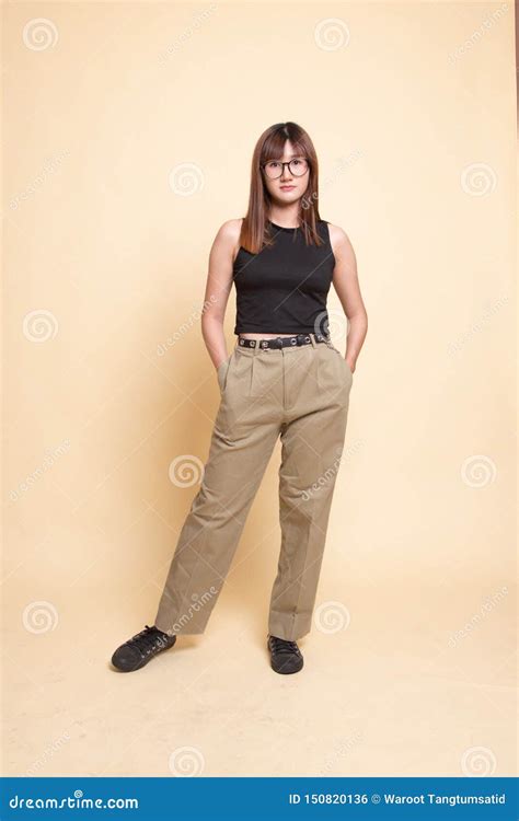 Cuerpo Completo De La Mujer Asi Tica Joven Hermosa Foto De Archivo