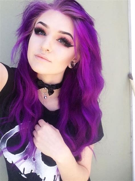 Девочка с фиолетовыми волосами фото и картинки Abrakadabra Fun