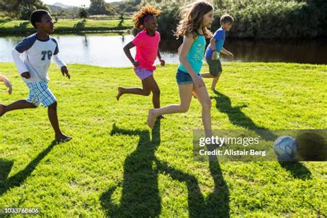 Girl Barefoot Outside Photos And Premium High Res Pictures Getty Images