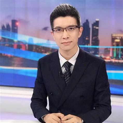 央视直播朱广权被抓现行 下意识动作逗笑观众 哔哩哔哩