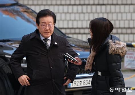 이재명 새해 첫 대장동 재판 출석질문엔 ‘묵묵부답 청계천 옆 사진관