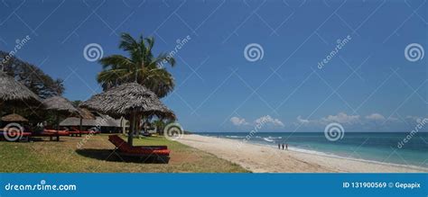 Indian Ocean Beach In Tanzania Editorial Stock Image Image Of Hotel