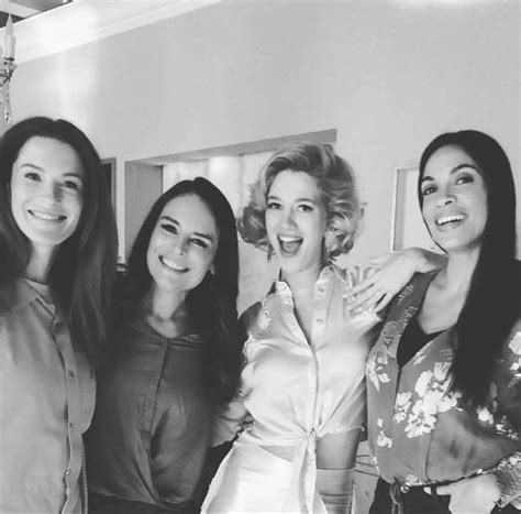 Bridget Regan Yara Martinez Yael Grobglas Rosario Dawson Jane The