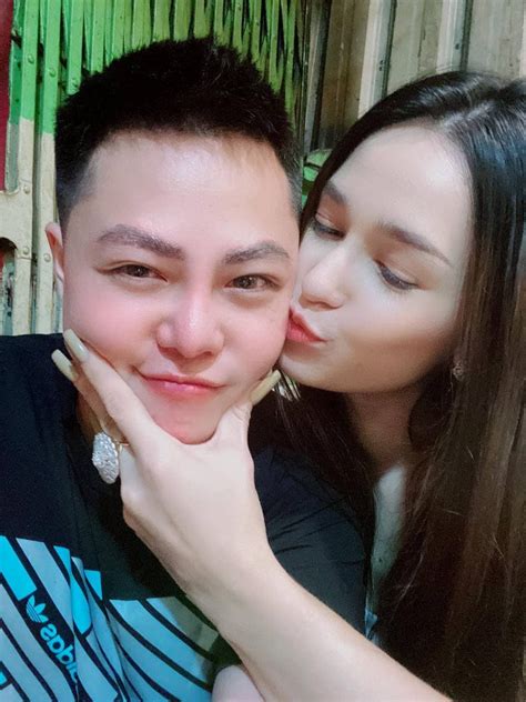 កាន់តែផ្អែមល្ហែមខ្លាំងតារាស្រីមួយគូទៀតបង្ហាញស្នេហាភេទដូចគ្នាដោយបើកចំហរ សារព័ត៌មាន នគរវត្ត