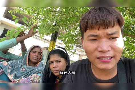 携手巴基斯坦女孩一家和大家聊天说说心里话小伙期望得到理解 心里话 小伙 期望