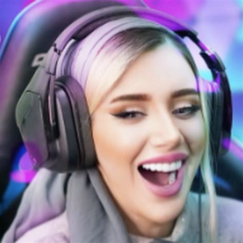 فن پیج ملینا بلیک Youtube