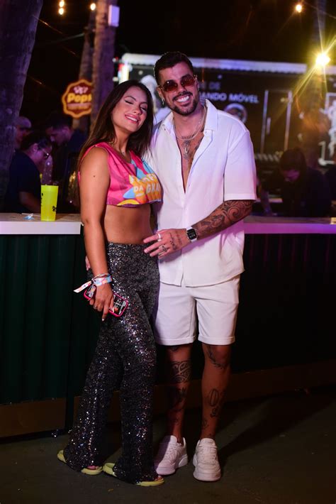 Grávidas Ex E Atual De Lipe Ribeiro Mostram Barrigas Na Farofa Da Gkay