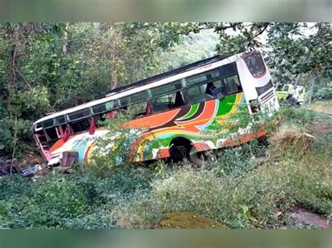 Private Bus Accident On Pune Mumbai Highway Kills 5 Another 25 Injured