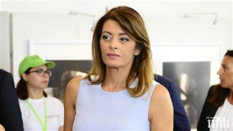 САМО В ПИК И РЕТРО Синът на Деси Радева тайно в София ПАПАРАШКИ СНИМКИ Информационна