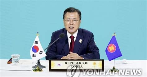 아세안3 화상 정상회의 발언하는 문 대통령