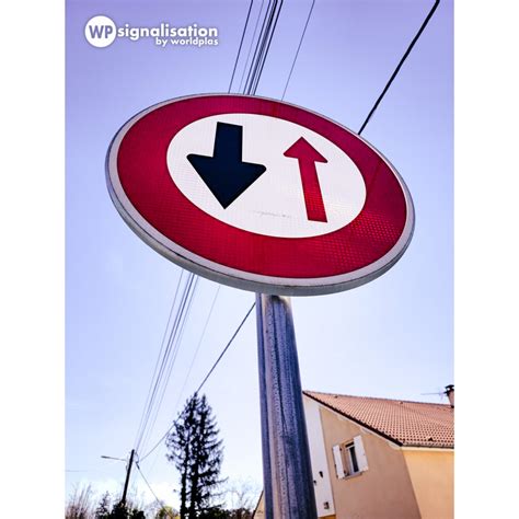 Panneau B15 Cédez Le Passage à La Circulation Venant En Sens Inverse