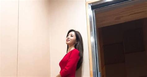 함은정 새하얀 피부에 레드 원피스 찰떡 소화 공주님인 줄