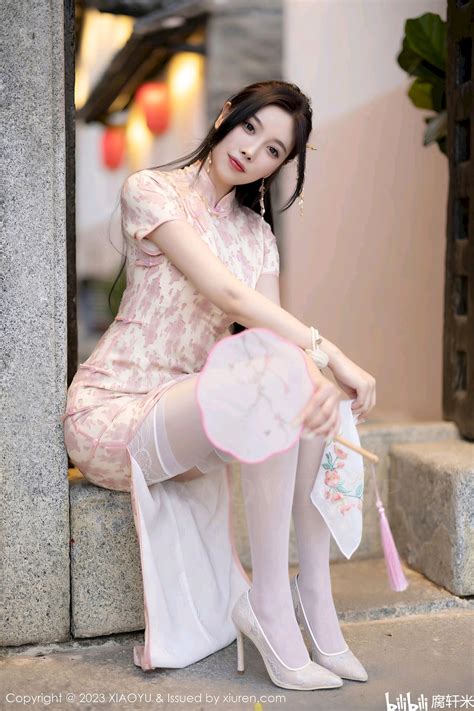 杨晨晨旗袍吊带白丝高跟鞋写真3 哔哩哔哩