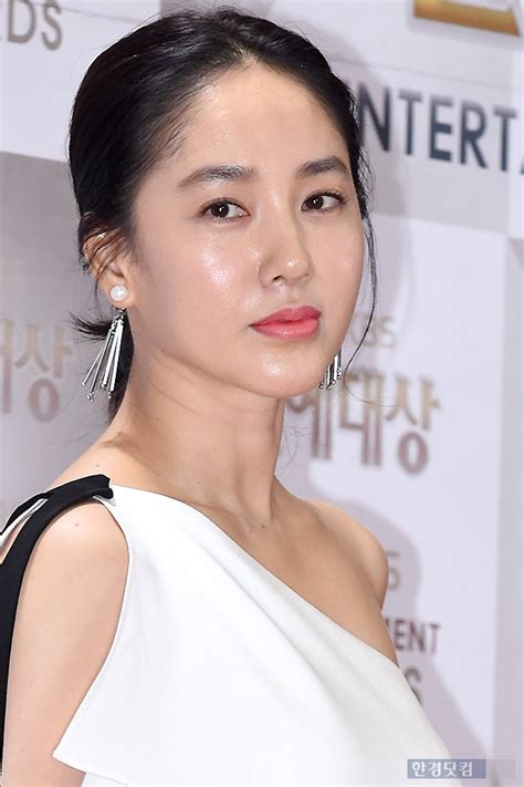첫사랑의 아이콘 박주미 20대 기죽이는 40대 여배우의 미모 클래스 한국경제