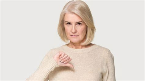 Woman Lets Homophobic Aunt Get Hurt At Xmas After She Complains About The Gays All Night Asks