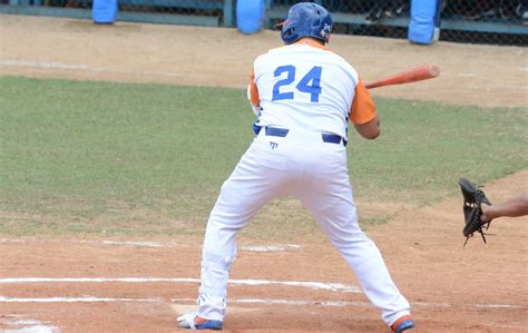 Frederich Cepeda Rey De Los Tubeyes En Series Nacionales Fotos Escambray