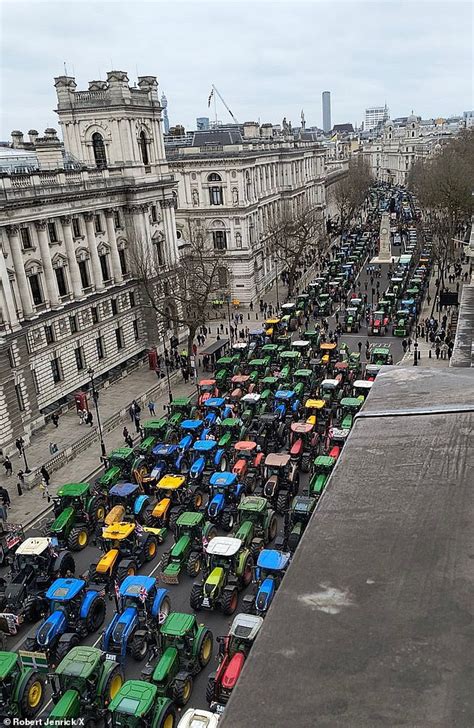 Farmers Face Arrest If They Block Roads With Their Tractors During