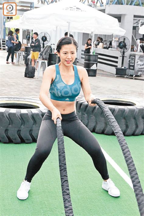 楊偲泳洪荒之力震盪事業線 東方日報