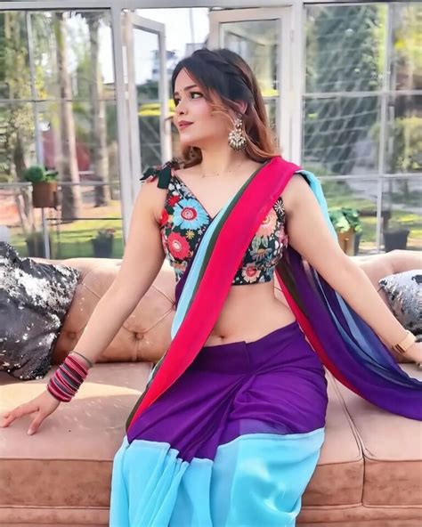Neha Chauhan Spicy Navel Exposed In Saree