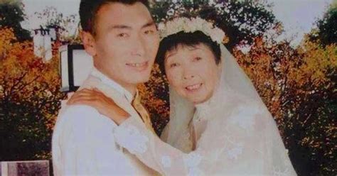 不顧家人反對！58歲阿嬤爽嫁26歲尪 為他「整形成30歲少婦」現況超淒涼 花生時報