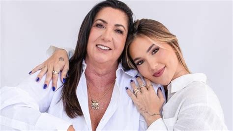 Mãe De Virginia Fonseca Engata Namoro Com Músico 20 Anos Mais Novo