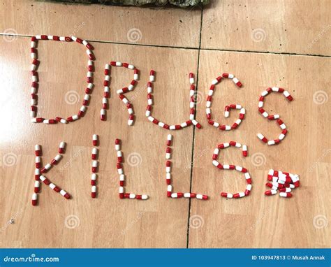 Drug Kills Text Up View Stock Image Image Of Mixture 103947813