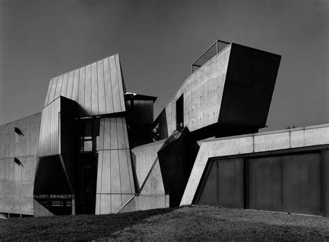 Deconstructivism Art