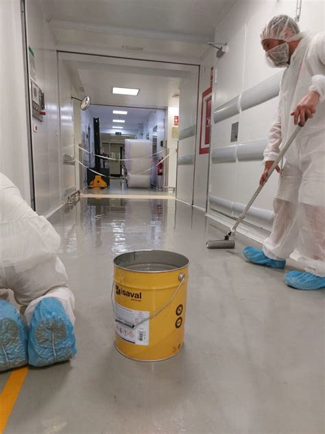 Renovación De Pavimento En Laboratorio De Synthon Hispania • Isaval