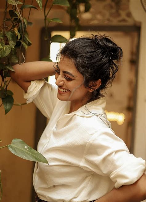 శ్రీదేవి సోడా సెంటర్ హీరోయిన్ ఆనంది లేటెస్ట్ ఫోటో గ్యాలరీ Actress