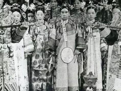 宣统帝（末代皇帝溥仪）退位诏书