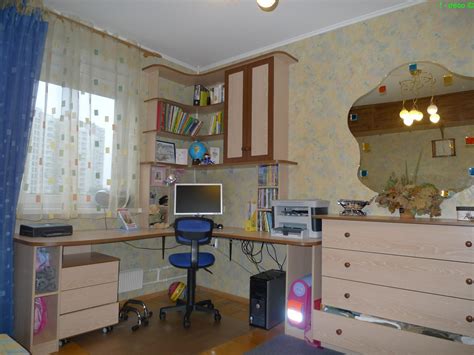 Угловой стол у окна (57 фото) - фото - картинки и рисунки: скачать ...