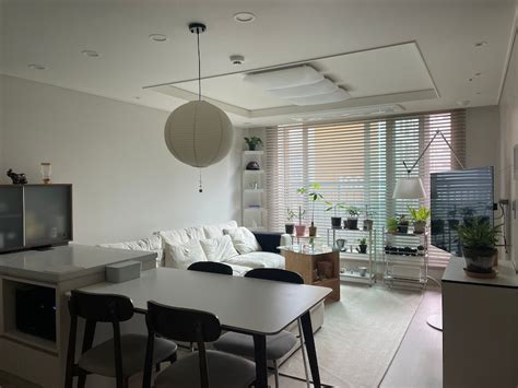 꾸꾸와 꾸안꾸 사이의 균형 추구미과 실용성 모두 갖춘 17평 라이프스타일 슈퍼앱 오늘의집