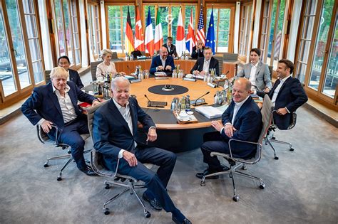 Страны G7 введут потолок цен на российскую нефть