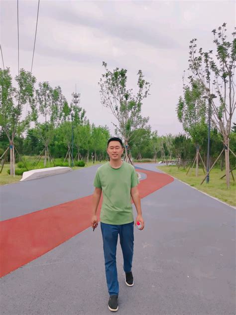 六点就起来，良乡大学城公园漫无目的悠游一圈，实在走累了就骑行了 哔哩哔哩