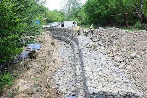არგვეთის ადმინისტრაციული ერთეულის სოფელ სავანეში მდინარე ლაშურაზე გაბიონის საყრდენი კედელი
