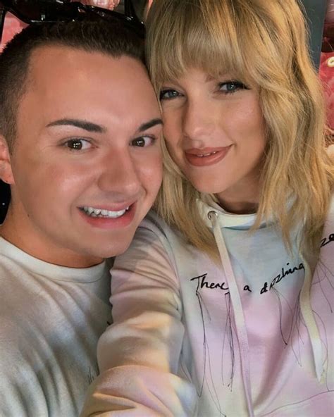 Taylor Swift And Fans At The Nyc Lover Pop Up Shop