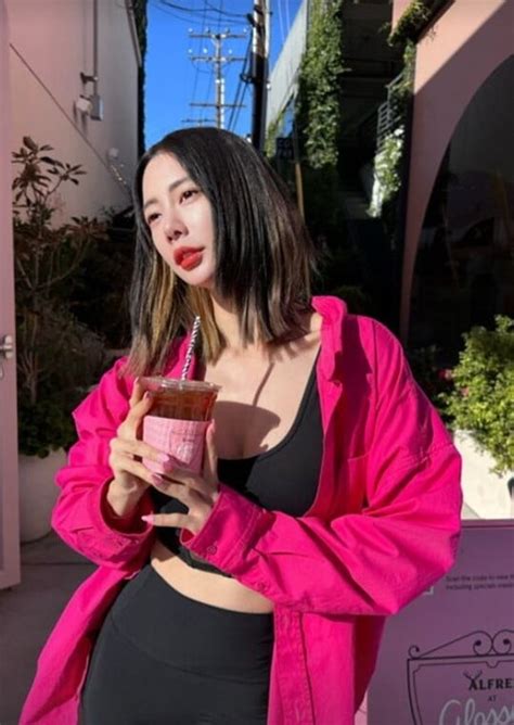 클라라 파격 브라톱레깅스 패션글래머 몸매 자랑할 만 텐아시아