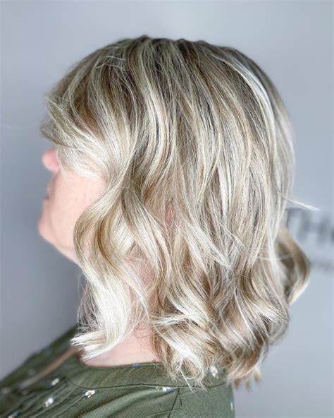 10 Stunning Natural Gray Hair With Blonde Highlights