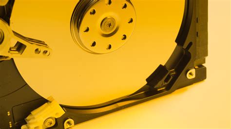 다채로운 하드 디스크입니다 하드 디스크 드라이브를 엽니다 데이터 저장의 개념입니다 데이터 배열입니다 컴퓨터에서 하드 드라이브