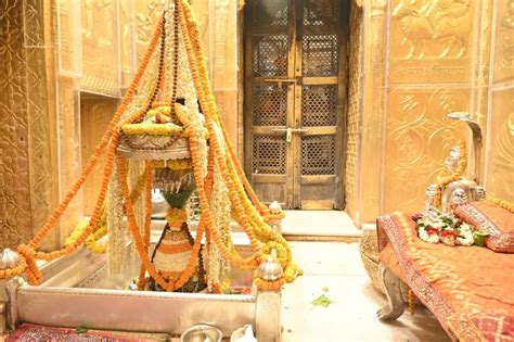 Kashi Vishwanath Temple Varanasi Info Timings Photos Kashi Vishwanath