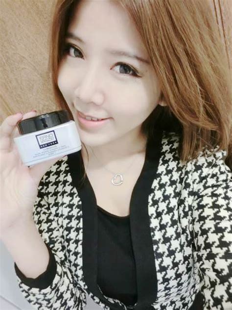 保養 在紐約紅透半邊天的好萊塢巨星愛用。 Erno Laszlo 永恆之泉 淨白煥膚霜 我是花花 我是說故事的人