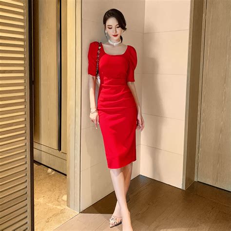 礼服裙适合什么场合穿 礼服一般在什么场合穿 晚礼服在什么场合穿 大山谷图库