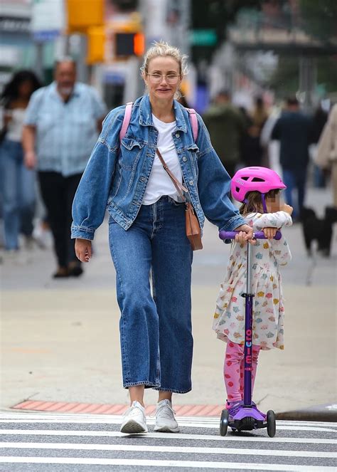 Cameron Diaz Strolls Through Nyc With Daughter Raddix 5 In Rare Outing