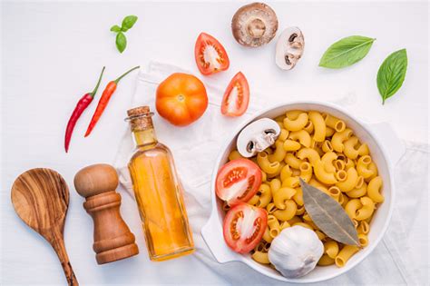 이탈리아 음식 개념 및 메뉴 디자인 파스타 팔꿈치 마카로니 고급 요리에 대한 스톡 사진 및 기타 이미지 고급 요리 날것 레스토랑 Istock