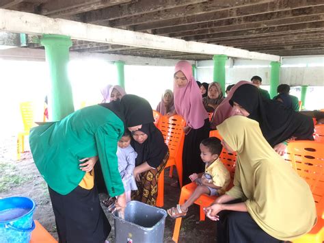 UnimalNews Mahasiswa KKN 116 Sosialisasi Proses Pembuatan Sabun Cuci