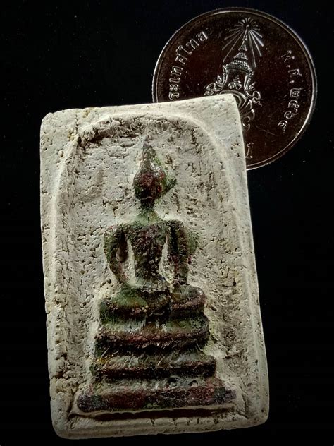 พระสมเด็จผงกระดูกผี หลวงพ่อพุ่ม วัดโคกสวาย โนนไทย โคราช ปี2473 เนื้อผงกระดูกผี ลงชาดแดง ครับ 2