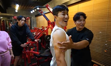 김종민 숨겨진 근육질 몸매 찾았다 김종국 PT 받자마자 확 달라진 몸