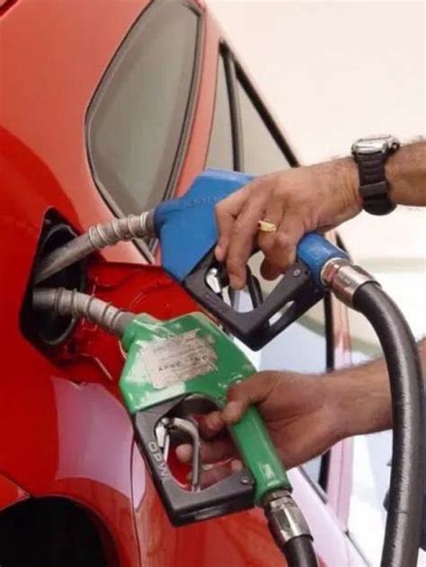 गाड़ी के फ्यूल टैंक को फुल कराएं या नहीं